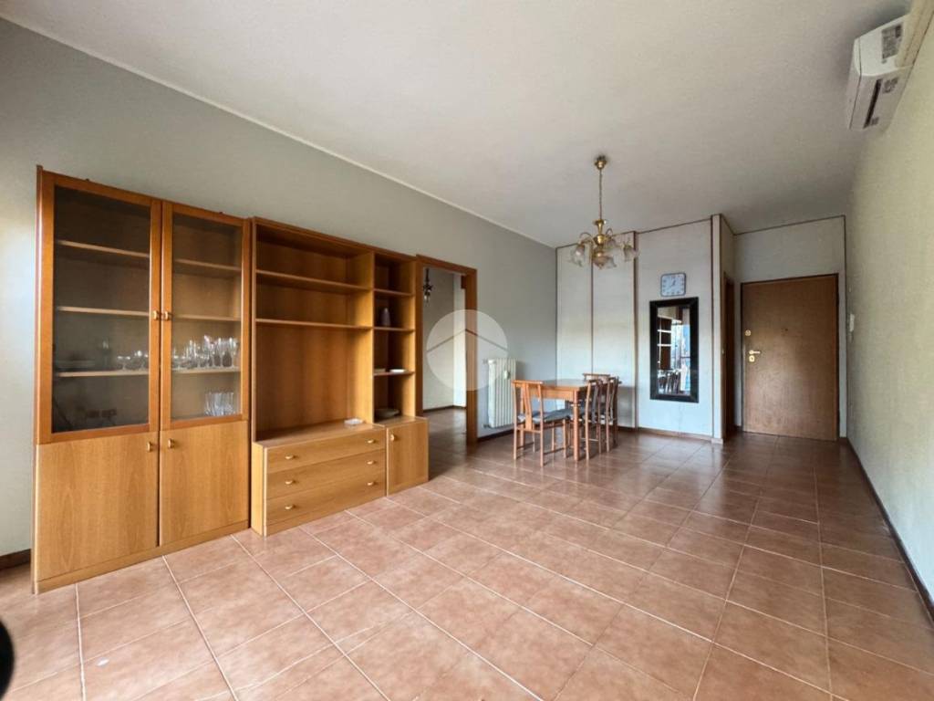 Vendita Appartamento Roma. Trilocale in via Fiume Giallo. Buono stato ...