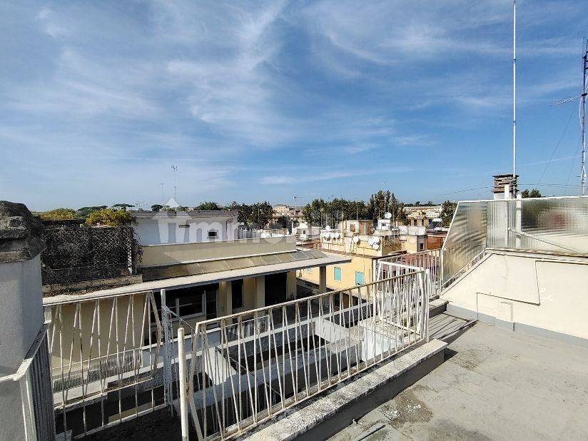Vendita Attico in via Gallia 22 Roma. Buono stato, con terrazza, rif ...