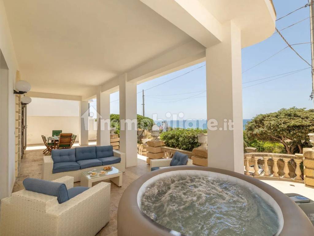 Affitto Villa bifamiliare in via Jonica 104 Racale. Ottimo stato, posto ...