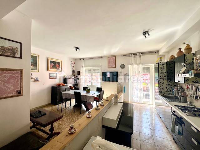 Vendita Appartamento Roma. Trilocale in piazza dei Consoli. Buono stato ...