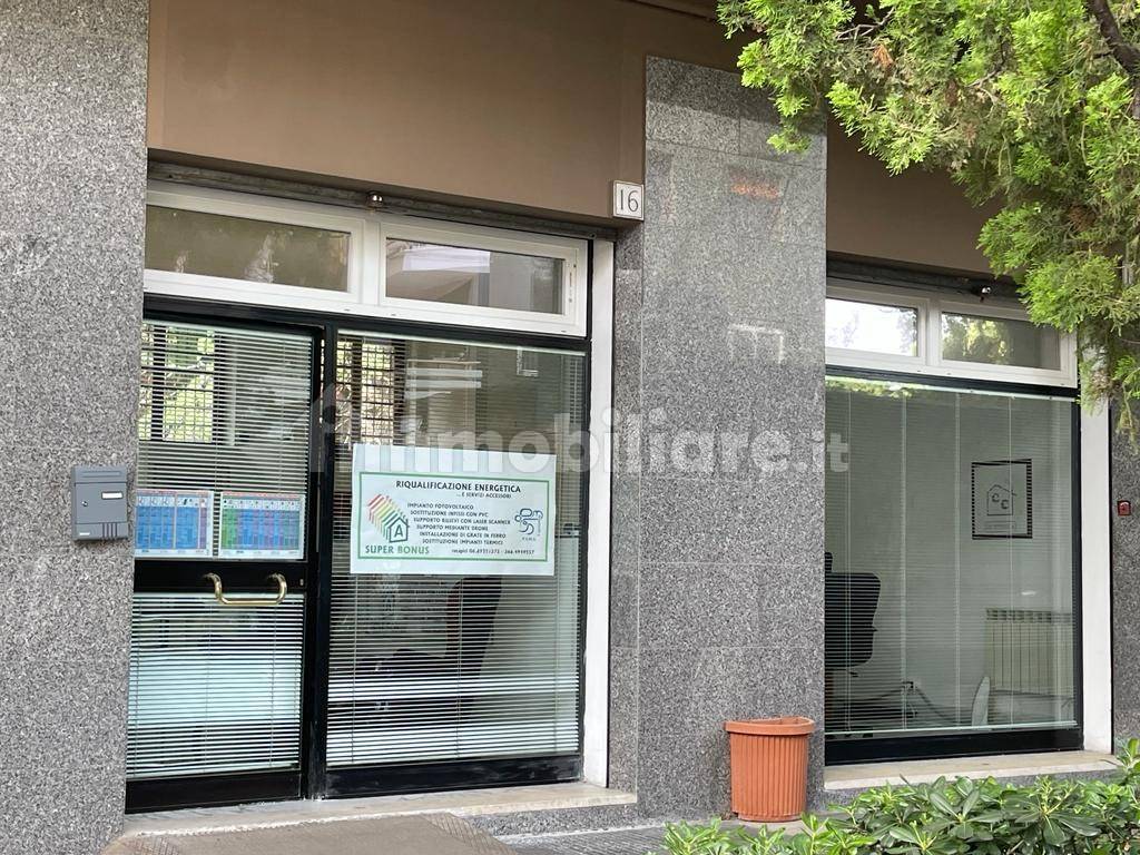 Negozio - Locale commerciale via Alberto Litta Modignani, Roma, Rif ...