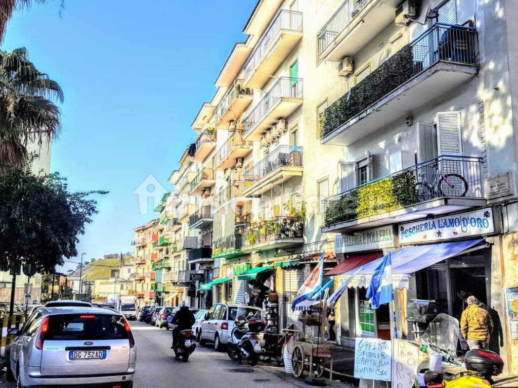 Vendita Appartamento Napoli. Trilocale in via Mario Gigante. Buono ...