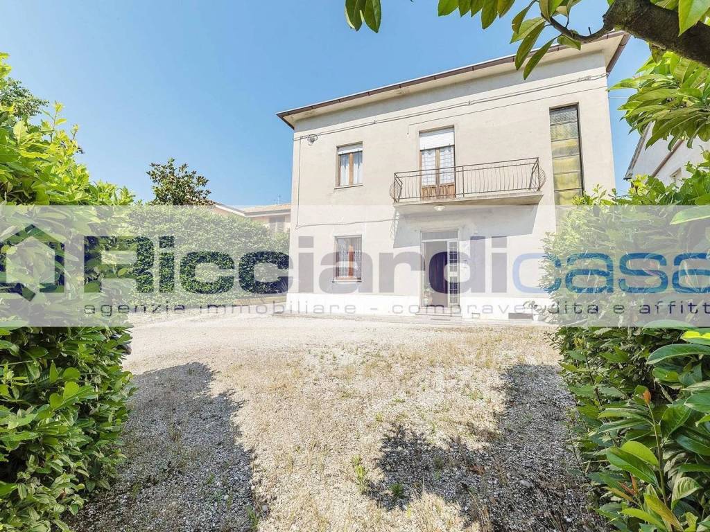 Sale Two-family villa in via Monturanese 918. Sant'Elpidio a Mare. Good ...