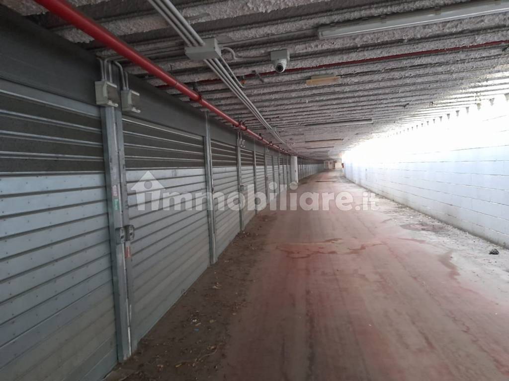 Garage - Box largo Bastia, Roma, Rif. 115835727 - Immobiliare.it