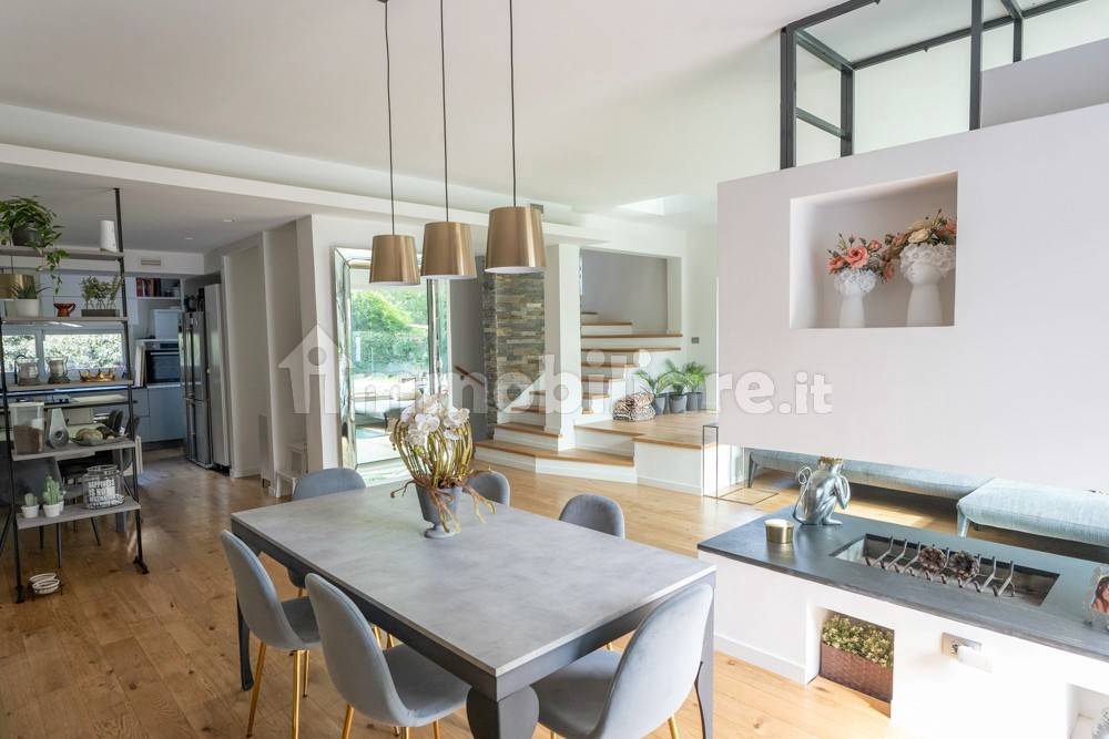 Vendita Villa bifamiliare in via Fiume Giallo Roma. Posto auto, con ...