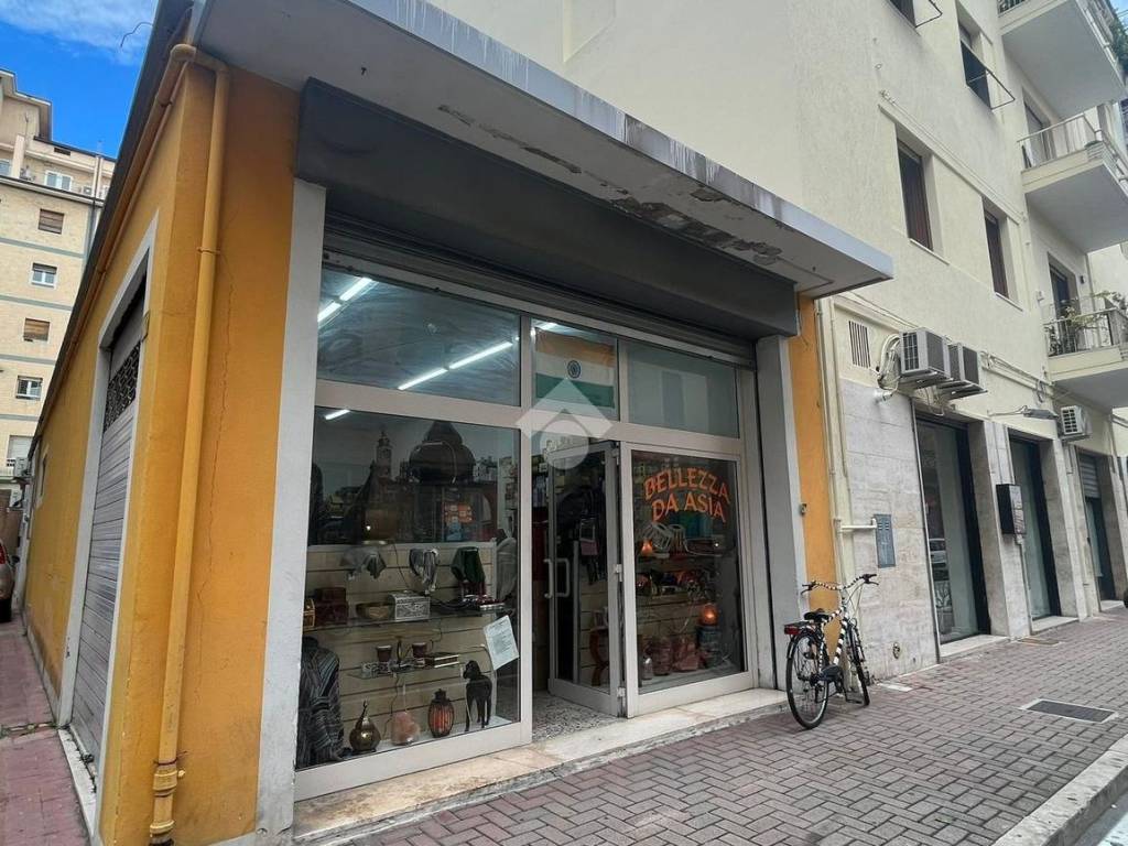 Locale commerciale via Palermo, Pescara, Rif. 115855949 - Immobiliare.it