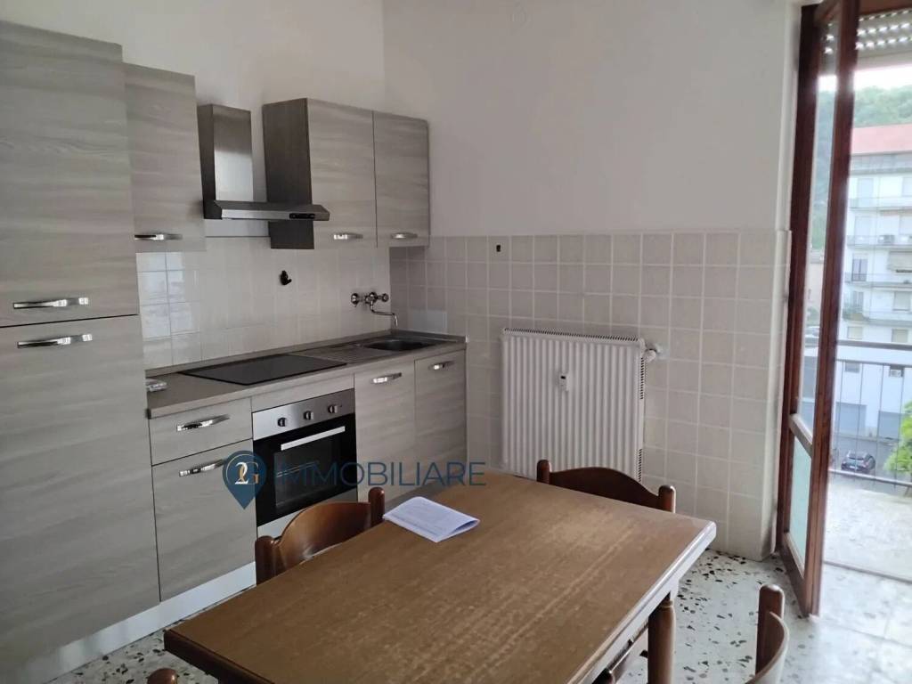 Vendita Appartamento Aulla. Trilocale, Buono stato, quarto piano, posto ...