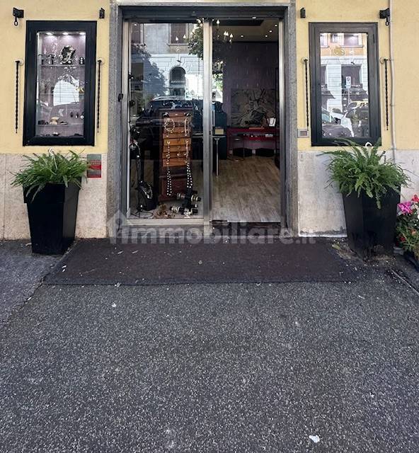 Locale commerciale via della Farnesina 29, Roma, Rif. 115876493 ...