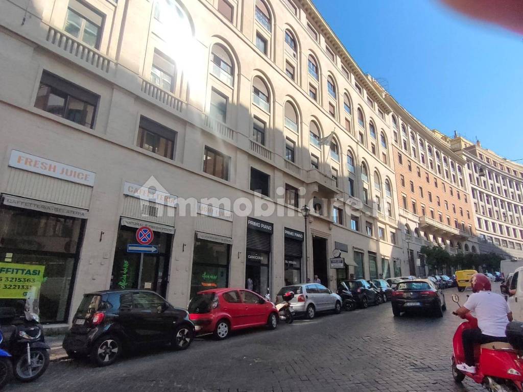 Locale commerciale via Barberini 57, Roma, Rif. 115876897 - Immobiliare.it