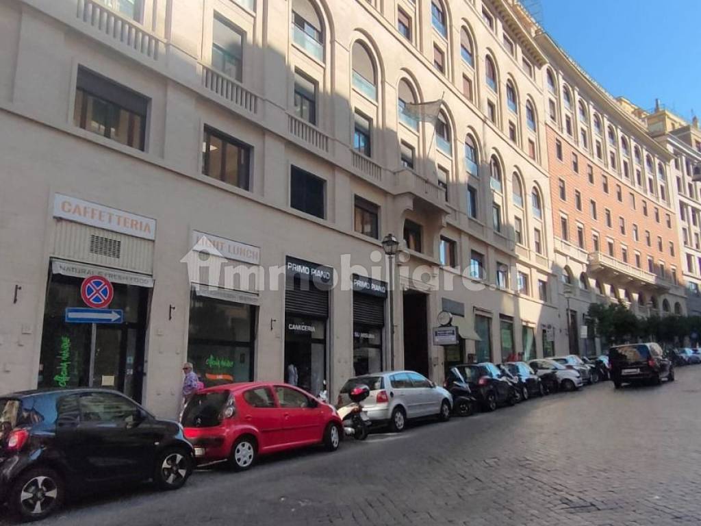 Locale commerciale via Barberini 57, Roma, Rif. 115876897 - Immobiliare.it
