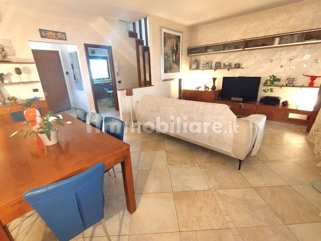 Vendita Villa a schiera in via Valeriano Cobbe Roma. Ottimo stato ...
