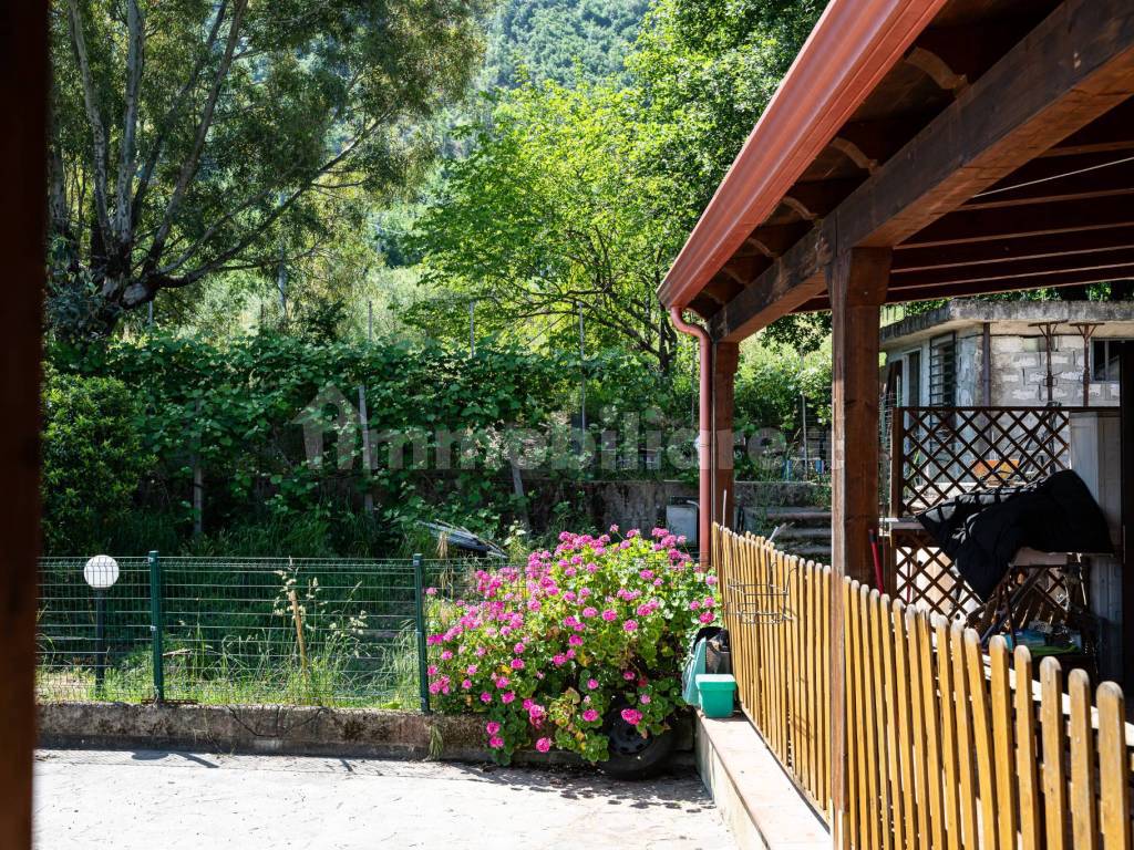 Vendita Villa bifamiliare in via Altimari 21 Salerno. Buono stato ...