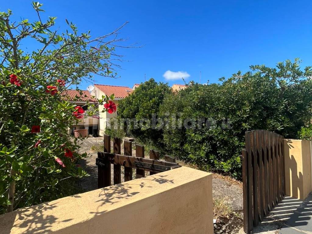 Vendita Villa a schiera in via S'Architeddu San Vero Milis. Ottimo stato, posto auto, con ...