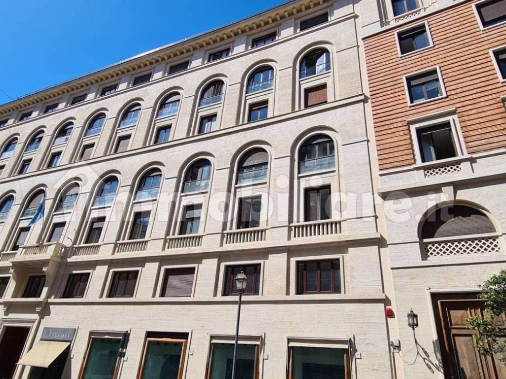 Locale commerciale via Barberini 69, Roma, Rif. 115935225 - Immobiliare.it