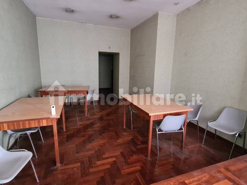 Locale commerciale via Barberini 69, Roma, Rif. 115935225 - Immobiliare.it