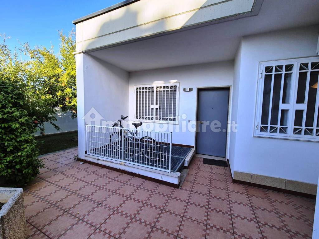 Vendita Villa a schiera in via Arciprete Michele Lucente Valenzano. Ottimo stato, posto auto ...