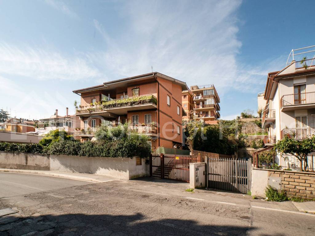 Vendita Appartamento Roma. Trilocale in via Cornelia 124. Buono stato ...