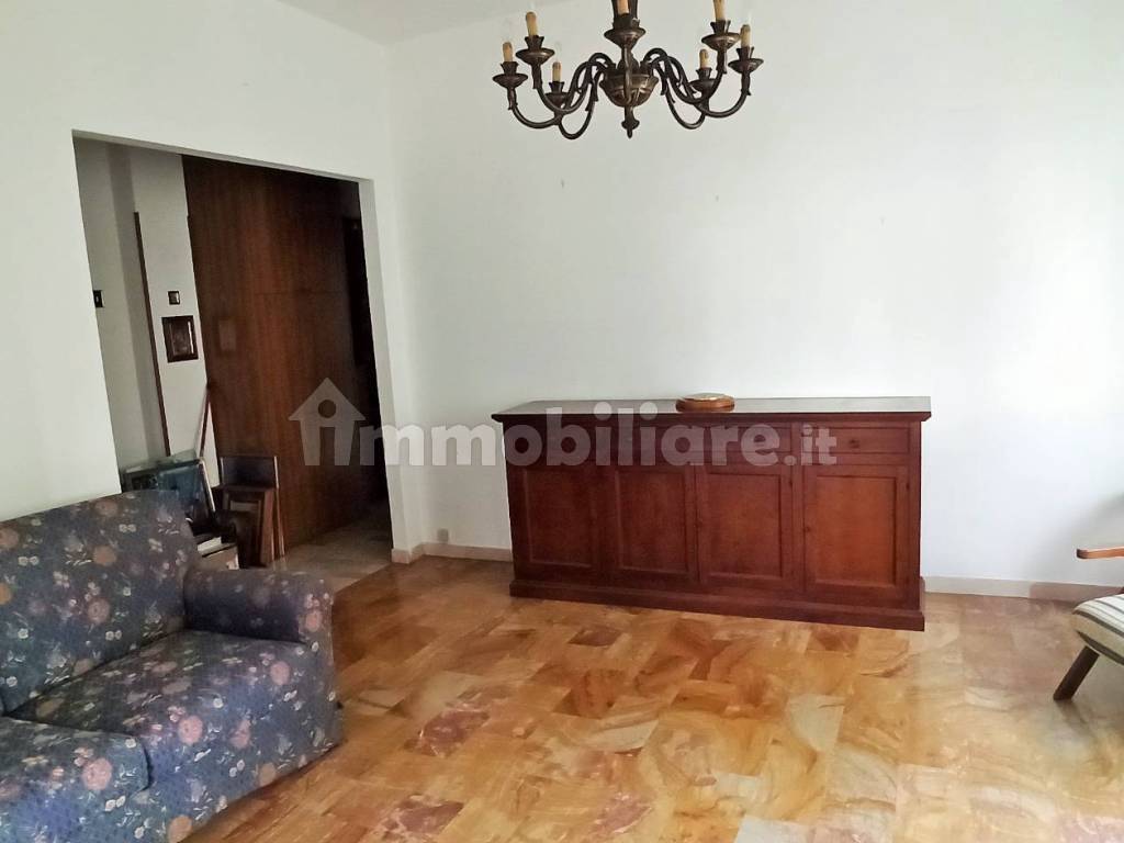 Vendita Appartamento Gavi. Trilocale in via Zefferino Bertelli. Buono ...