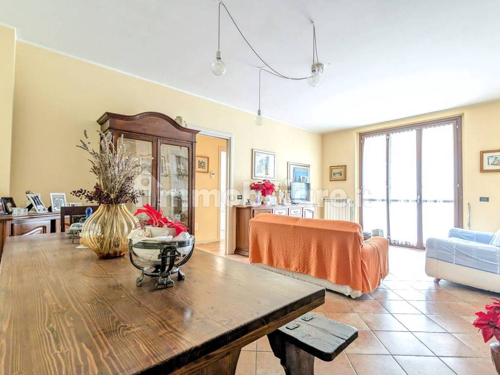 Vendita Appartamento Cava Manara. Trilocale in via Massimo D'Antona ...