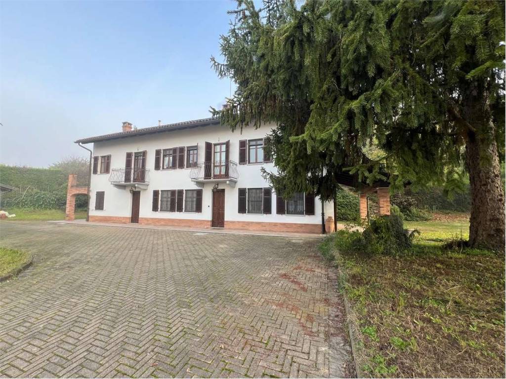 Vendita Rustico in via Umberto I, 22 Monale. Ottimo stato, posto auto ...