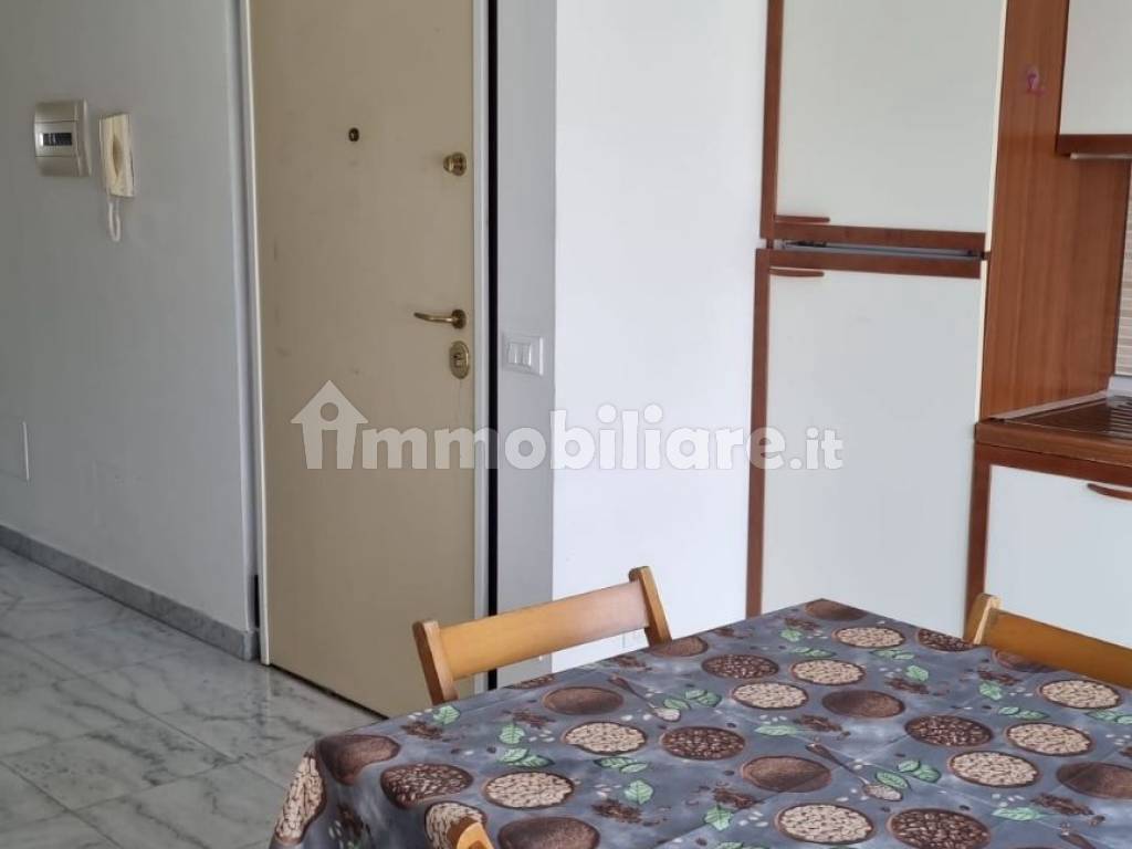 Vendita Appartamento Pomezia. Bilocale in via Pontina Vecchia 51. Buono ...