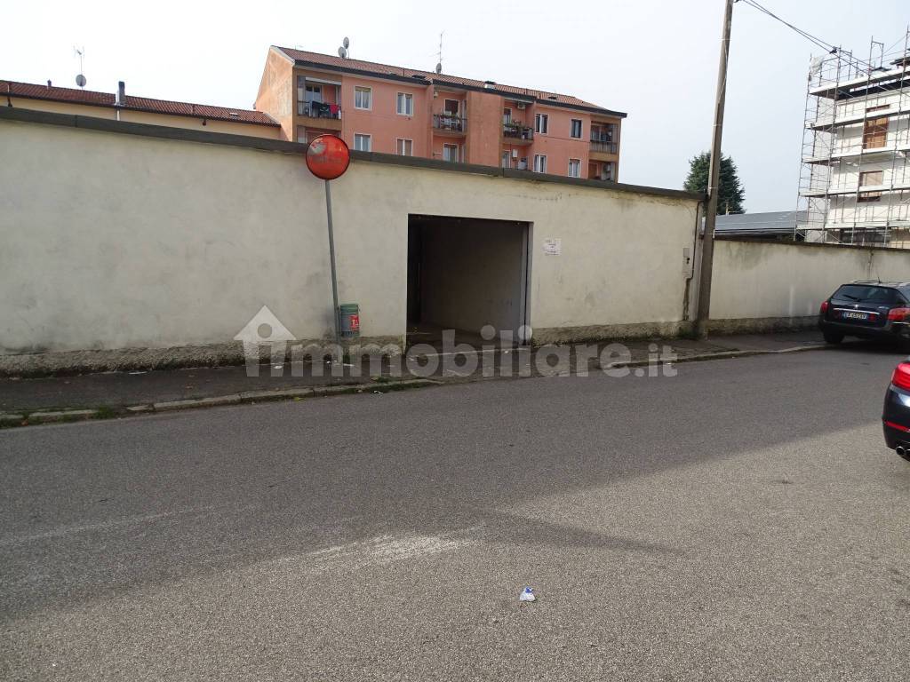 Magazzino - Deposito via Monte Grappa 69, Concorezzo, Rif. 116078549 - Immobiliare.it