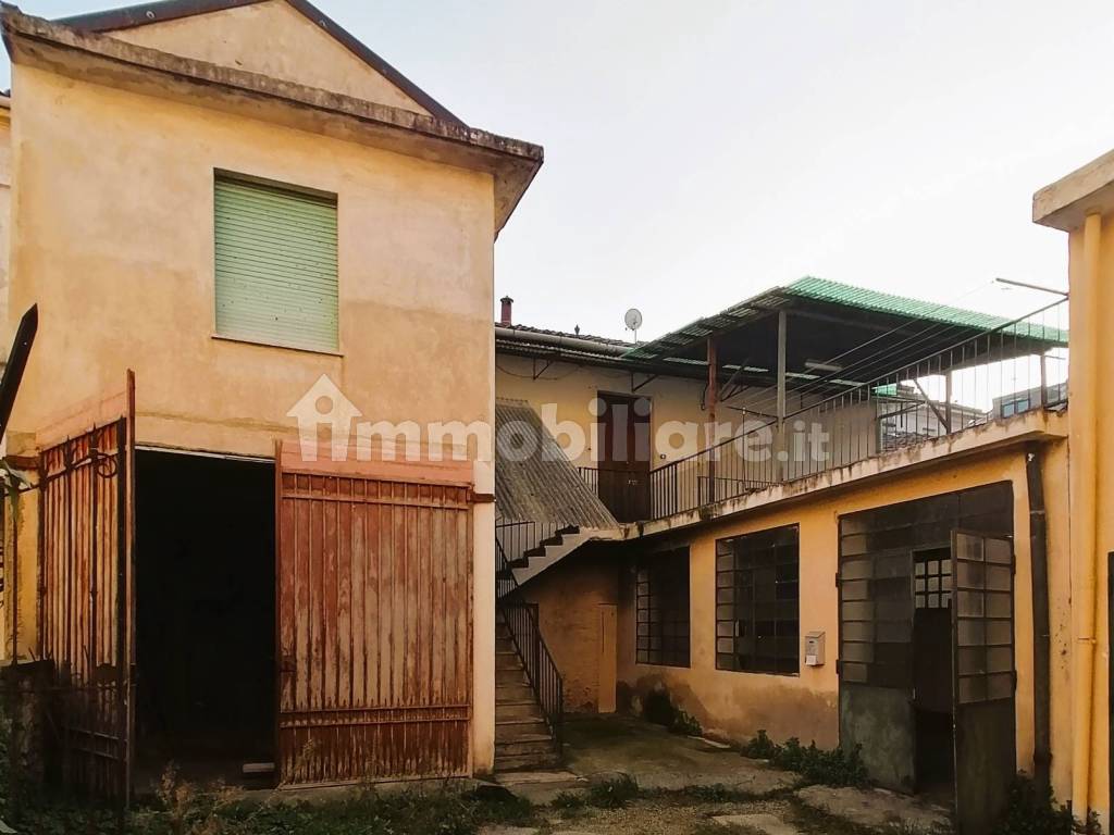 Vendita Terratetto unifamiliare in via visca 3 Chieri. Da ristrutturare ...