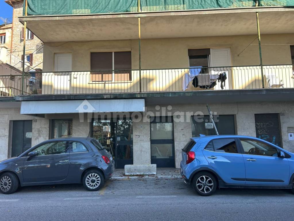 Locale commerciale via Maria Alinda Bonacci Brunamonti 19, Perugia, Rif ...