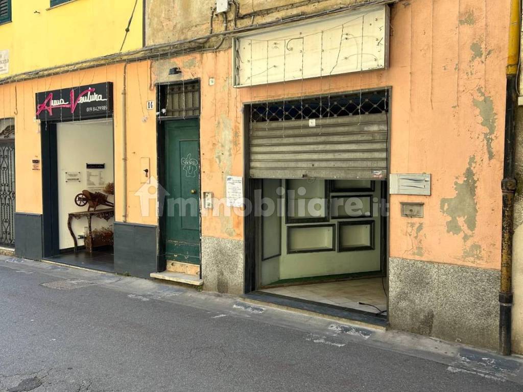 Locale commerciale via Alfonso Mistrangelo, Savona, Rif. 116113163 ...