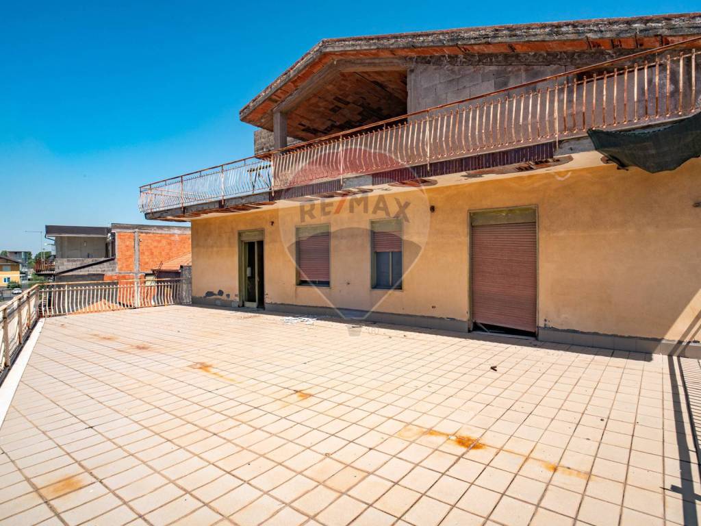 Vendita Appartamento in via Vasco Pratolini. Belpasso. Da ristrutturare ...