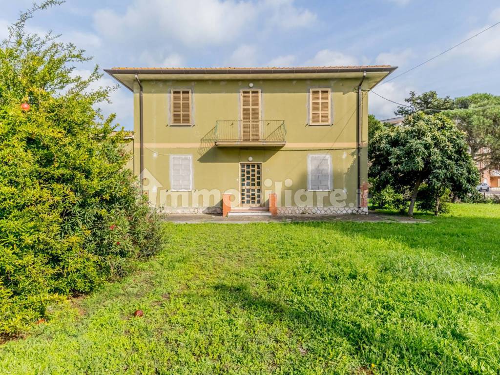 Vendita Villa plurifamiliare in piazza Mario Musco Latina. Con balcone ...