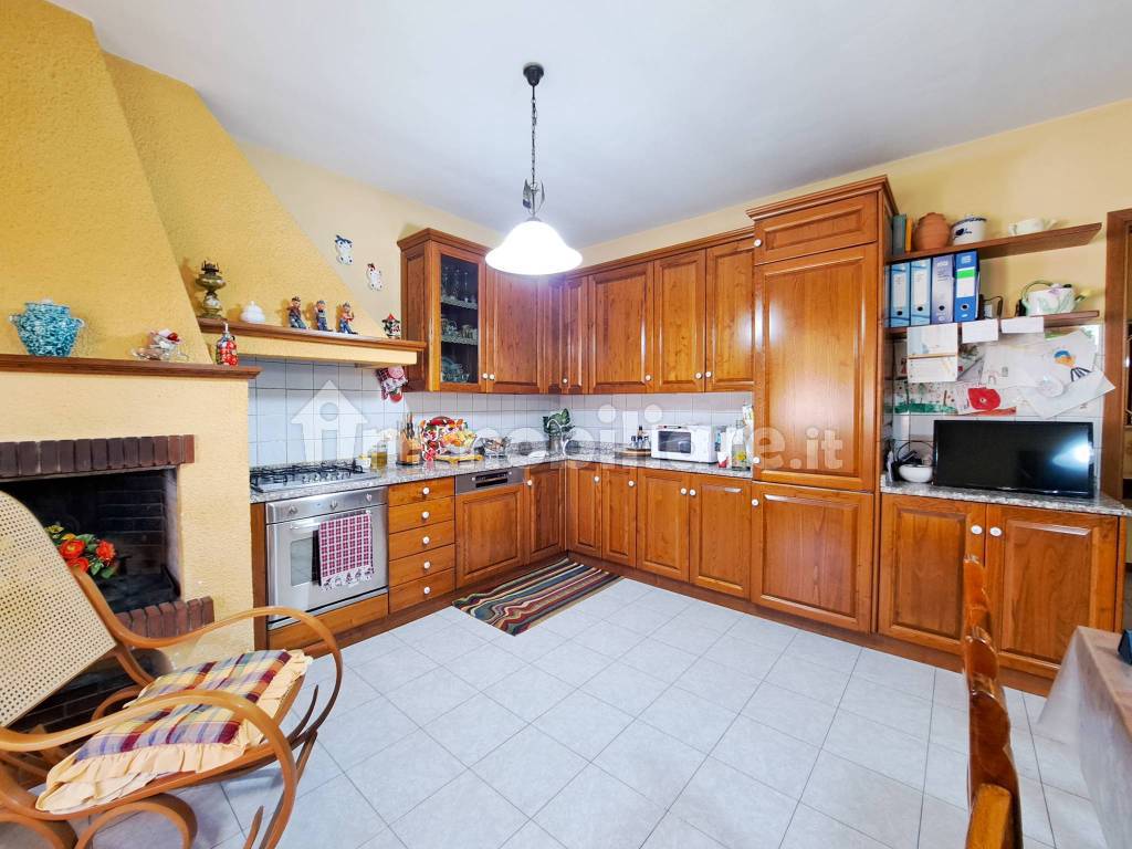 Vendita Appartamento in via dei Bollori. Lucca. Buono stato, su più ...