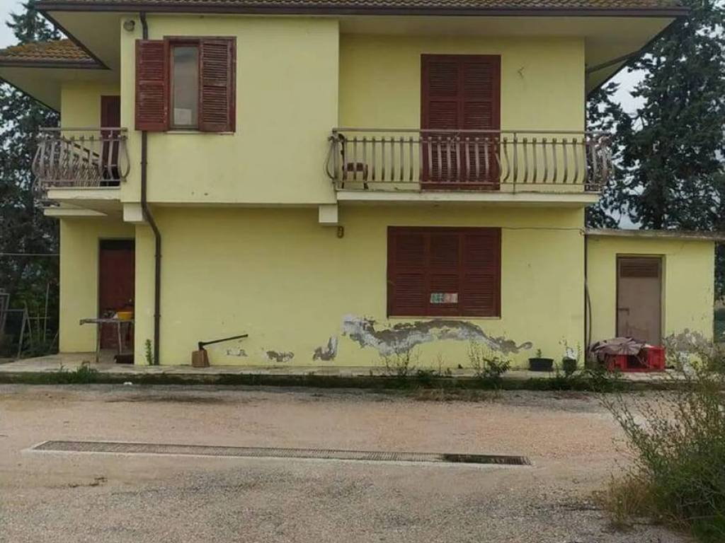 Vendita Villa unifamiliare in Strada Provinciale 18 Offida. Buono stato ...