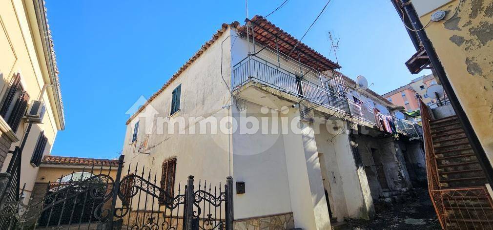 Vendita Terratetto unifamiliare in via San Sebastiano Pizzo. Con ...