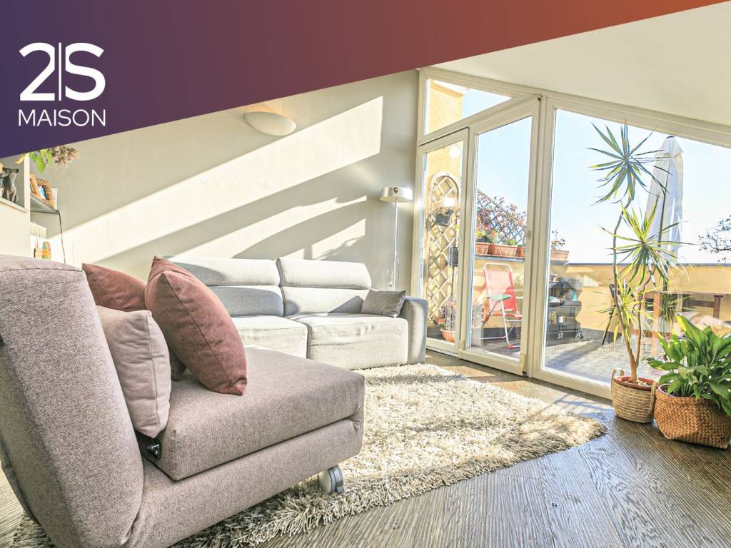 Sale Penthouse in via Promontorio Genoa. Excellent condition, parking ...