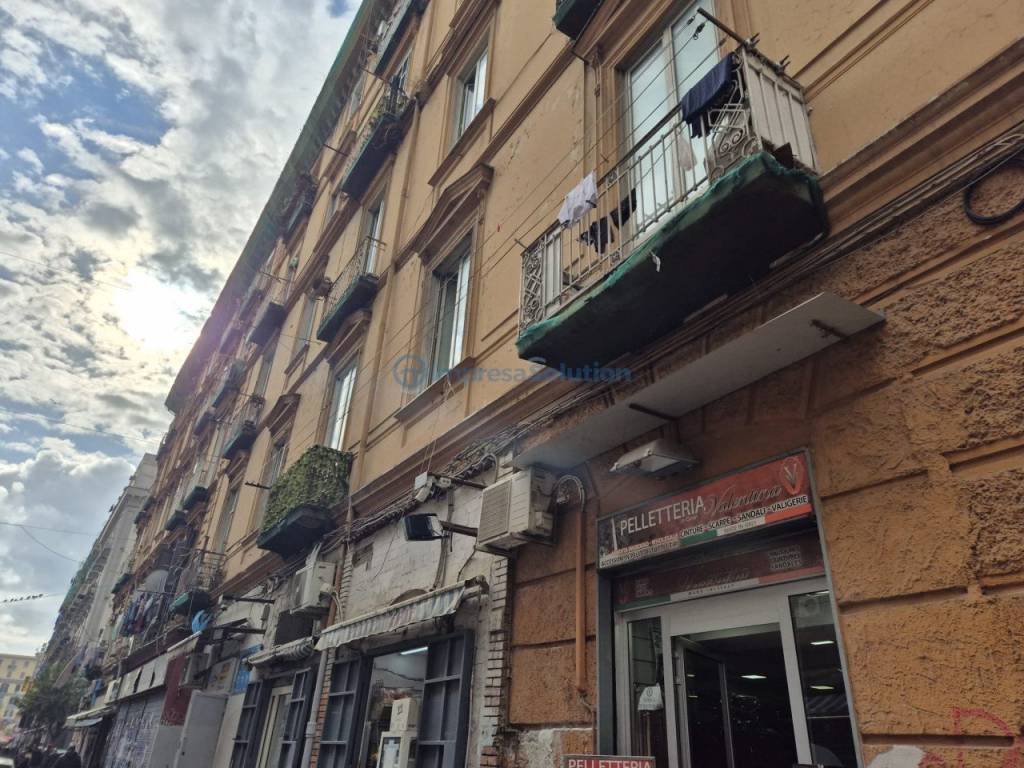 Locale commerciale via Palermo, Napoli, Rif. 116247483 - Immobiliare.it
