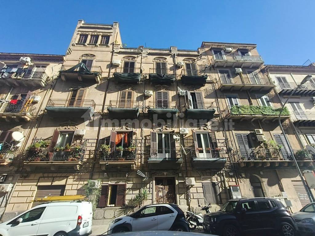 Vendita Appartamento Palermo. Trilocale in via Antonio Veneziano 60. Con balcone, rif. 116274433