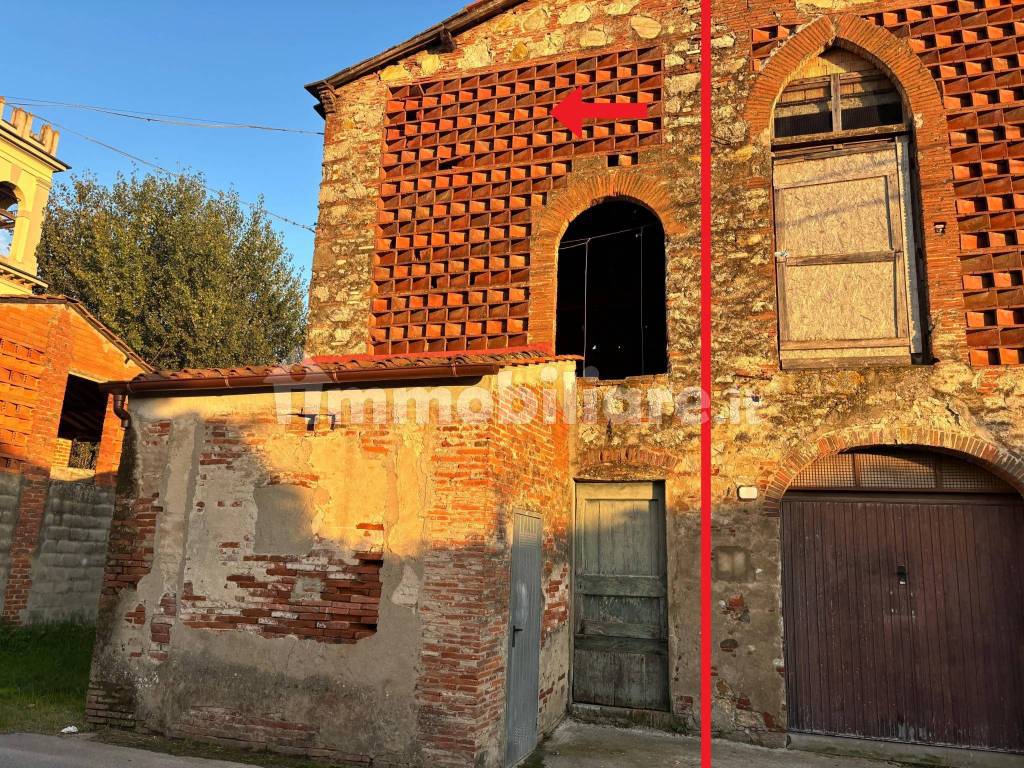 Vendita Rustico in via del Palazzaccio 626 Lucca. Da ristrutturare ...