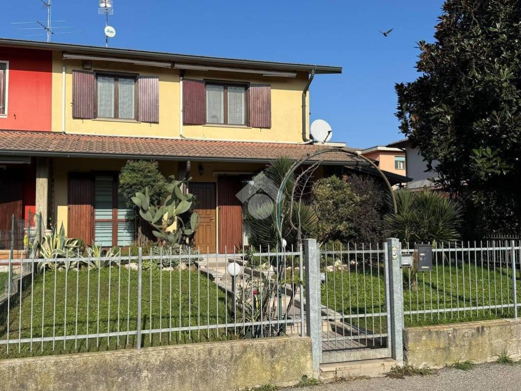 Vendita Villa a schiera in via Interna Cappellazzi 12 Monte Cremasco ...