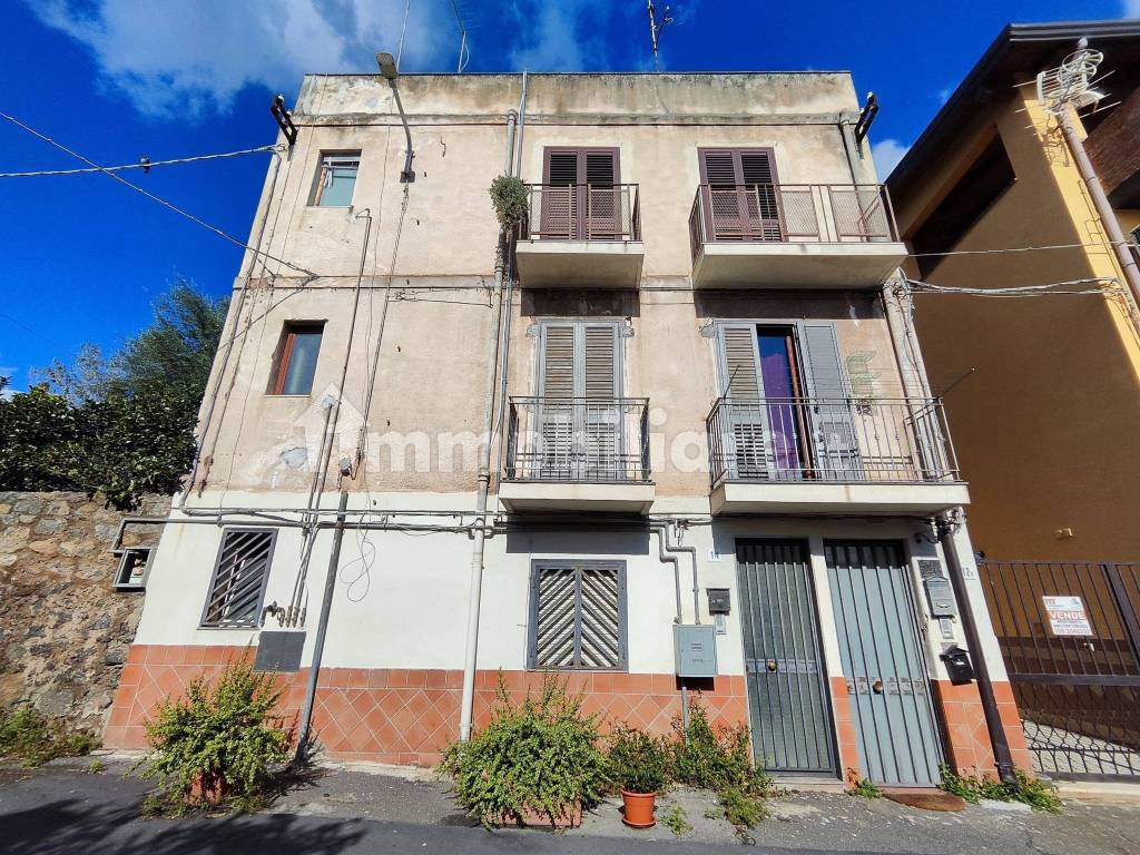 Vendita Appartamento Catania. Bilocale in via Vito Maria Amico. Buono ...