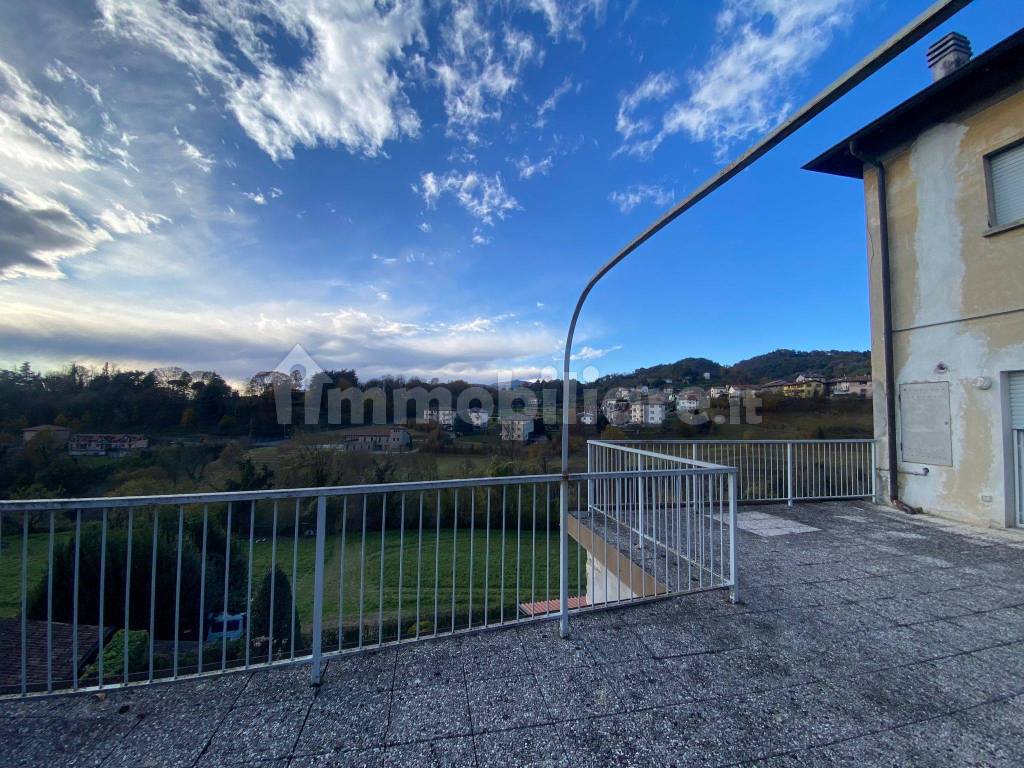 Vendita Appartamento Caprino Bergamasco. Bilocale in via Mangili 1 ...