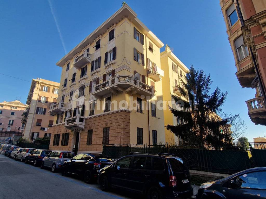 Rent Apartment Genoa. 3-room flat in via Trieste 6. Good condition ...