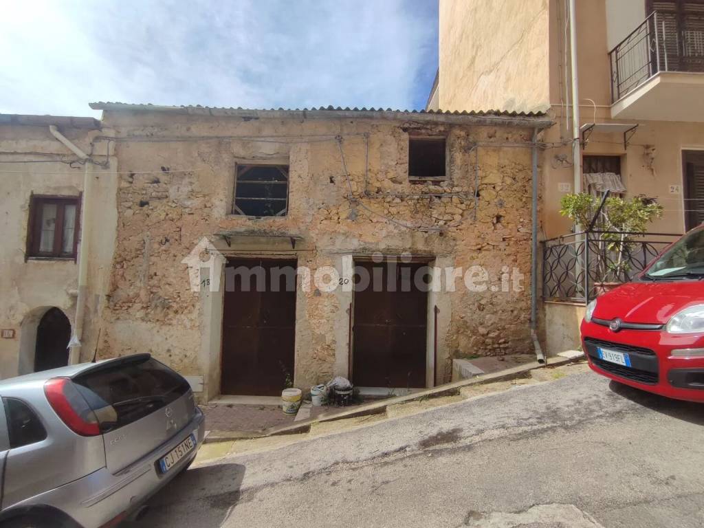 Vendita Villa unifamiliare in via Fiume San C. Giardinello. Da ... Vendita Villa unifamiliare in via Fiume San C. Giardinello. Da ...
