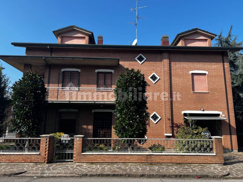 Vendita Villa plurifamiliare in via Ferrara 1 Carpi. Buono stato, posto ...