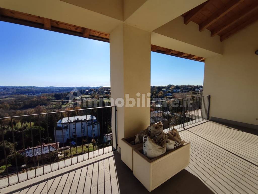 Vendita Appartamento Inverigo. Quadrilocale, Ottimo stato, su più ...