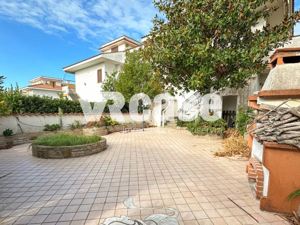 Sale Apartment Ardea. 3-room flat in via Alessandria 25. Good condition ...