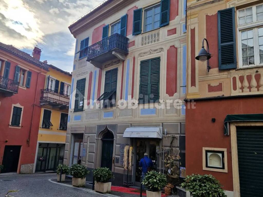 Vendita Appartamento in piazza Martiri Della Benedicta, 4. Gavi. Buono ...