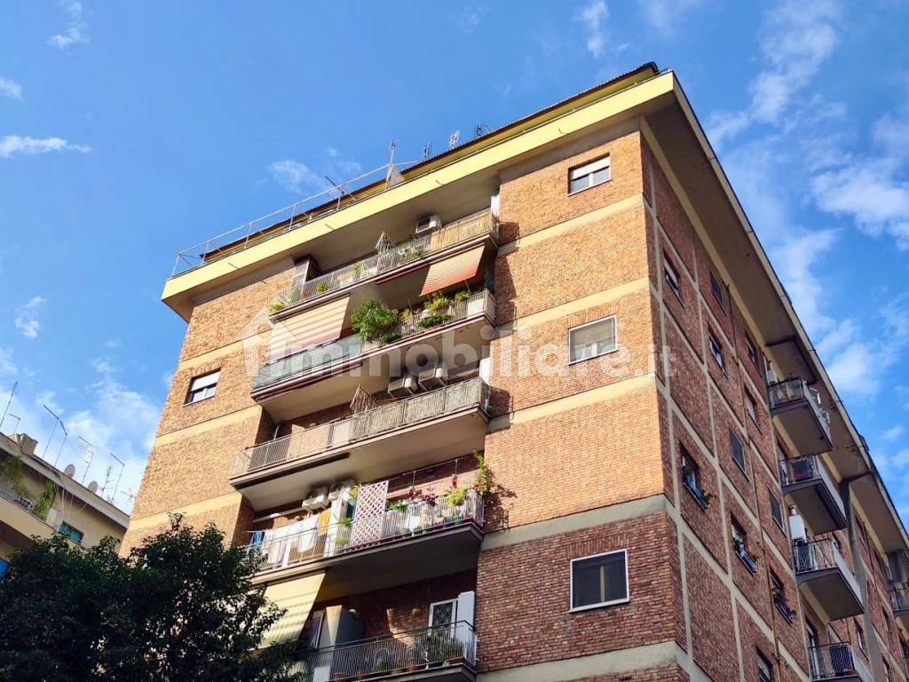 Vendita Attico in via Francesco Grimaldi Roma. Da ristrutturare, con ...