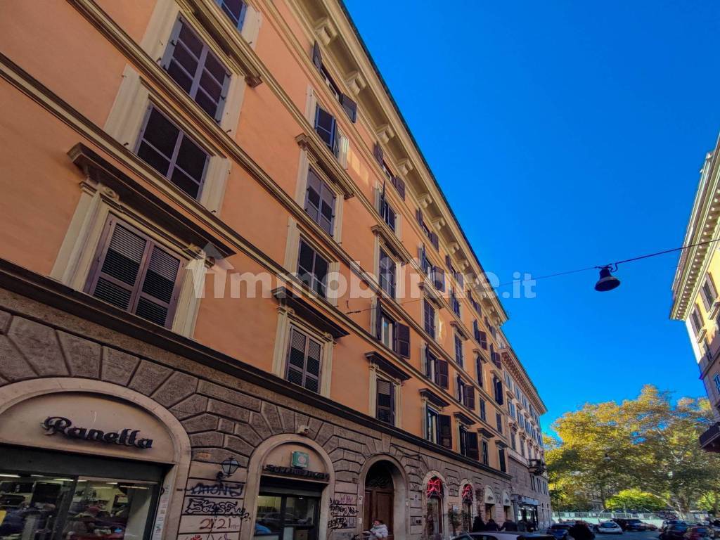 Vendita Appartamento Roma. Trilocale in via Natale del Grande. Da ...
