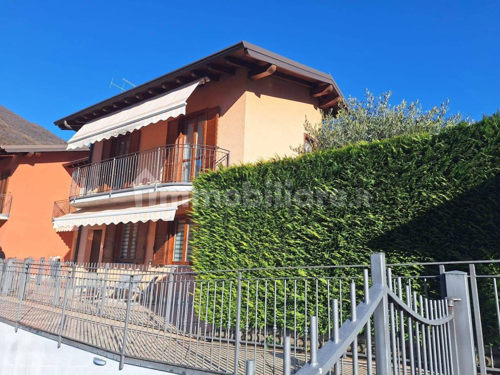 Vendita Villa a schiera in via Lunga 1 Albino. Ottimo stato, posto auto ...